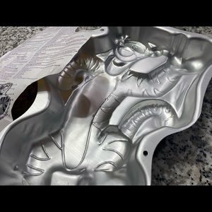Wilton | Kitchen | Newwilton Disney Tigger Aluminum Cake Pan | Poshmark
